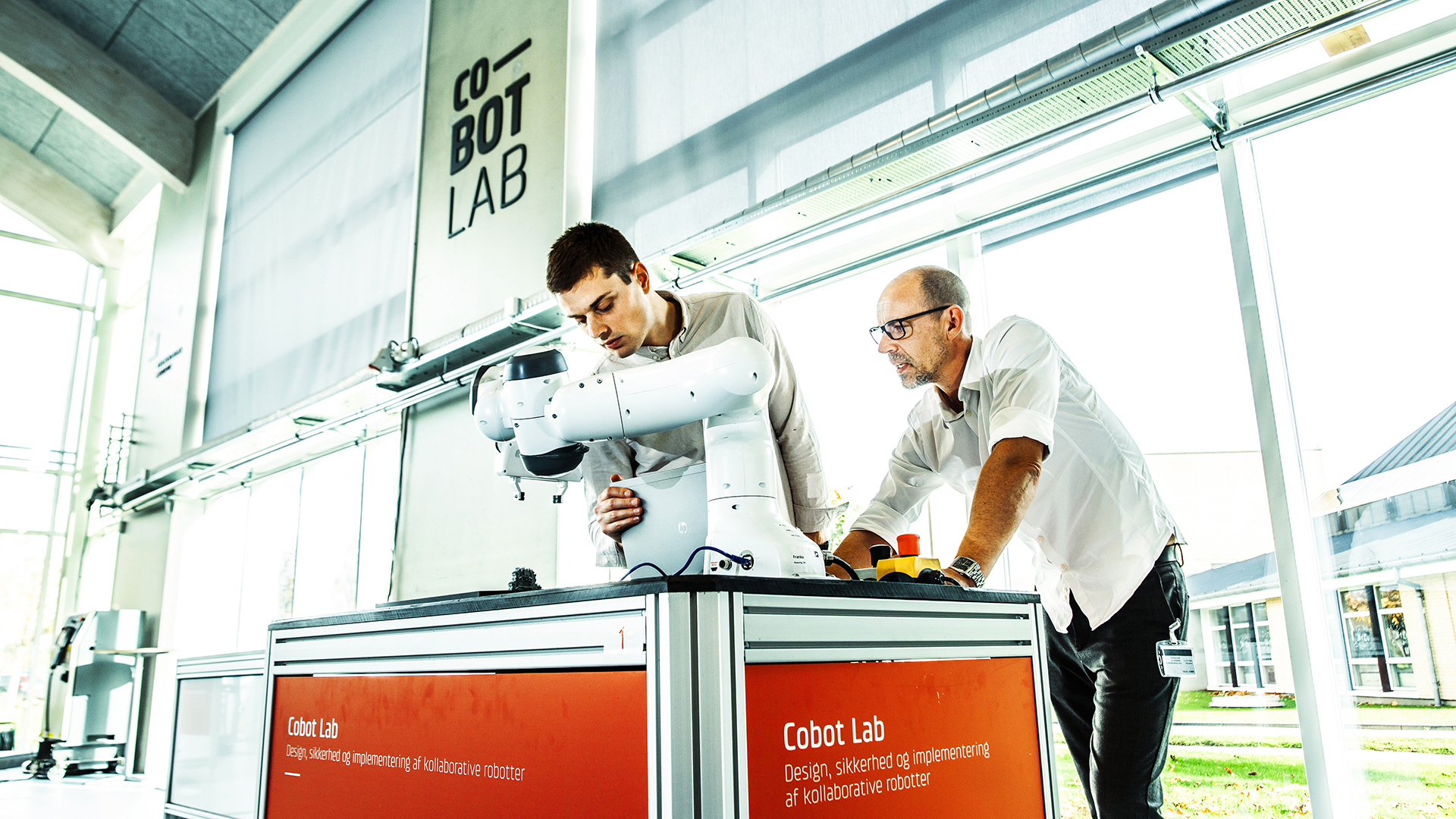 Nyt Cobot Lab indviet hos Teknologisk Institut - Teknologisk Institut