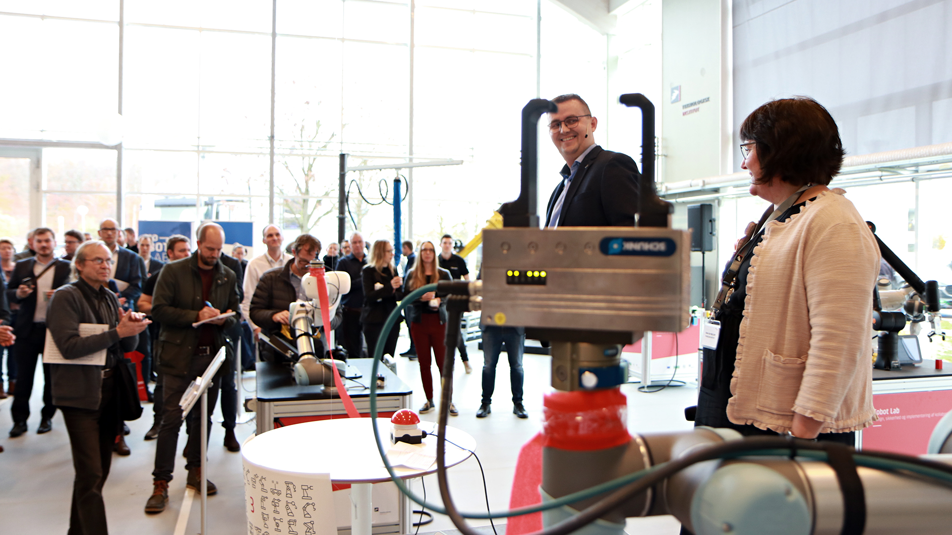 Nyt Cobot Lab indviet hos Teknologisk Institut - Teknologisk Institut
